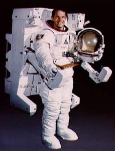 Astronaut Robert Stewart untethered above the Earth during Manned ...